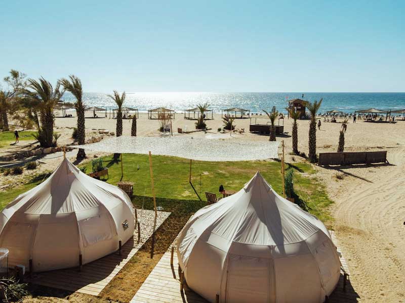גלמפינג חוף אכזיב: אוהלים ממוזגים מול הים - גו קמפינג - אתר הקמפינג הישראלי